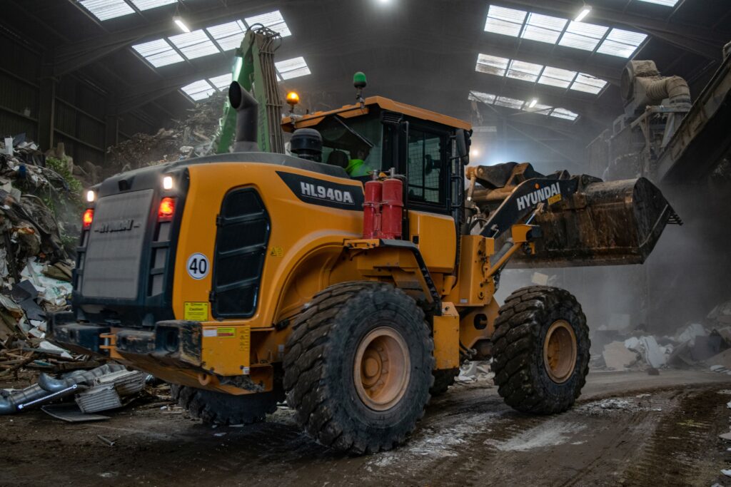 [Job Story] Reston Waste Management Invests on the New HL940A Hyundai ...