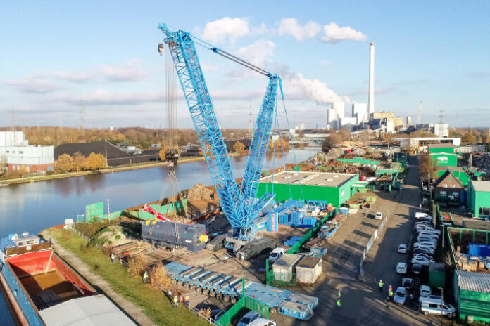[Job Story]Liebherr LR 11000 Crawler Crane Unloads a 450 Tonne ...