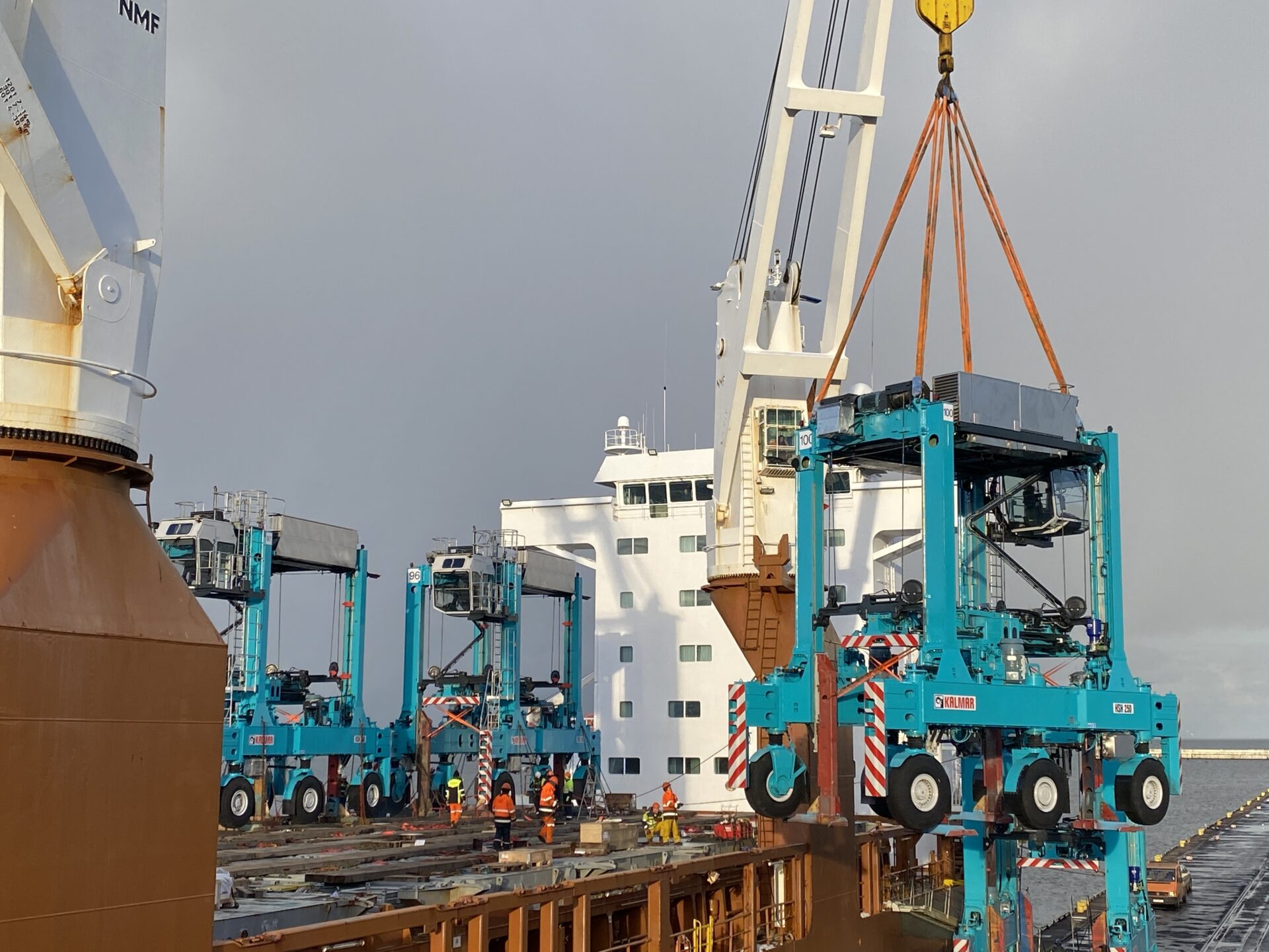 Kalmar Receives Large Order of Eco-Efficient Hybrid Shuttle Carriers ...