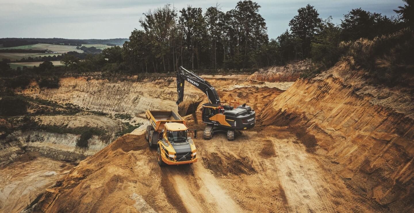 First Volvo EC380E Hybrid Excavator on Worksite Maintains Fuel Savings ...