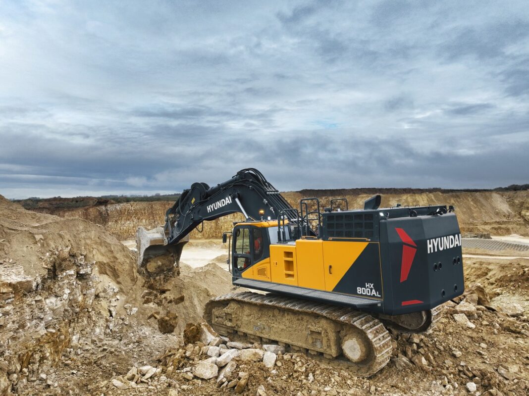 Hyundai Unveils Its Largest Loader and Two 80 and 100-Tonne Excavators ...