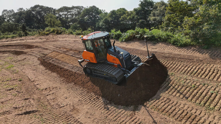 Develon DD130-7 Dozer Now Available With Leica's MC1 3D Machine Control ...