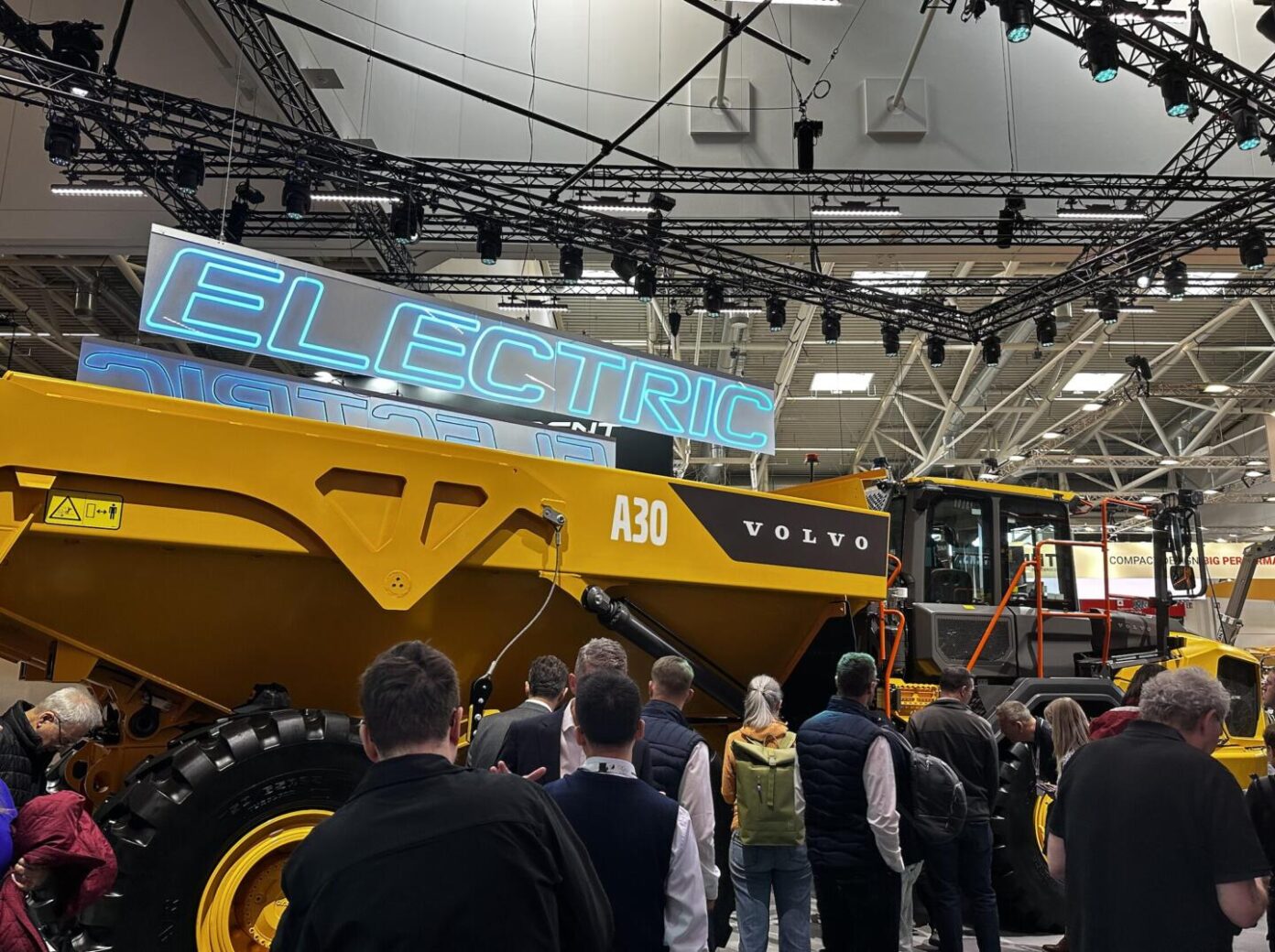 Volvo CE unveils world-first electric articulated haulers - Machinery ...