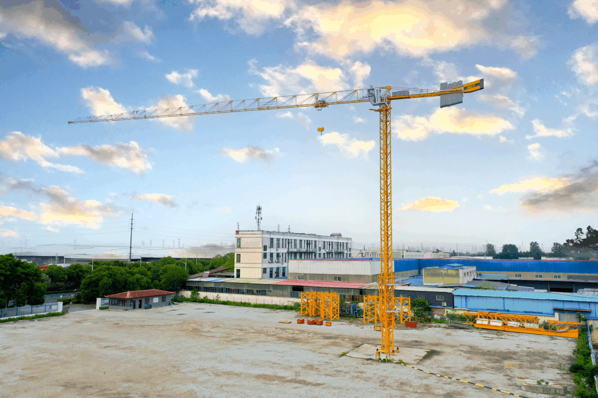 Manitowoc Introduces New Potain MCT 105 City Crane, Manufactured in ...